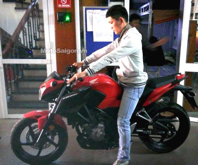 Honda CB300F đầu tiên về Việt Nam có giá bán 200 triệu - Motosaigon