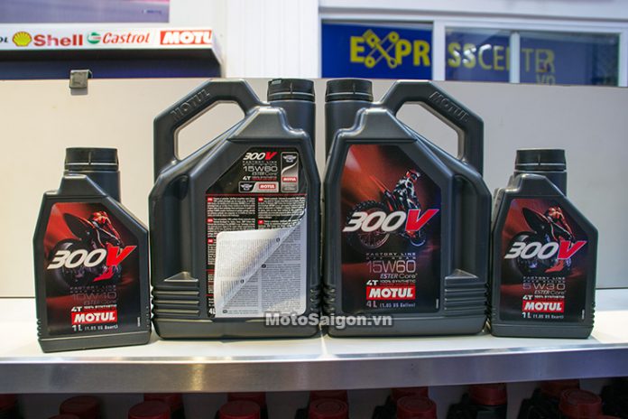 Giá Motul 300v 15w60 Pháp dung tích 4 Lít độc nhất Việt Nam - Motosaigon
