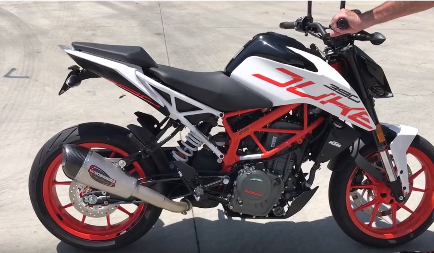 KTM 390 Duke test âm thanh pô đồ chơi Yoshimura Alpha - Motosaigon