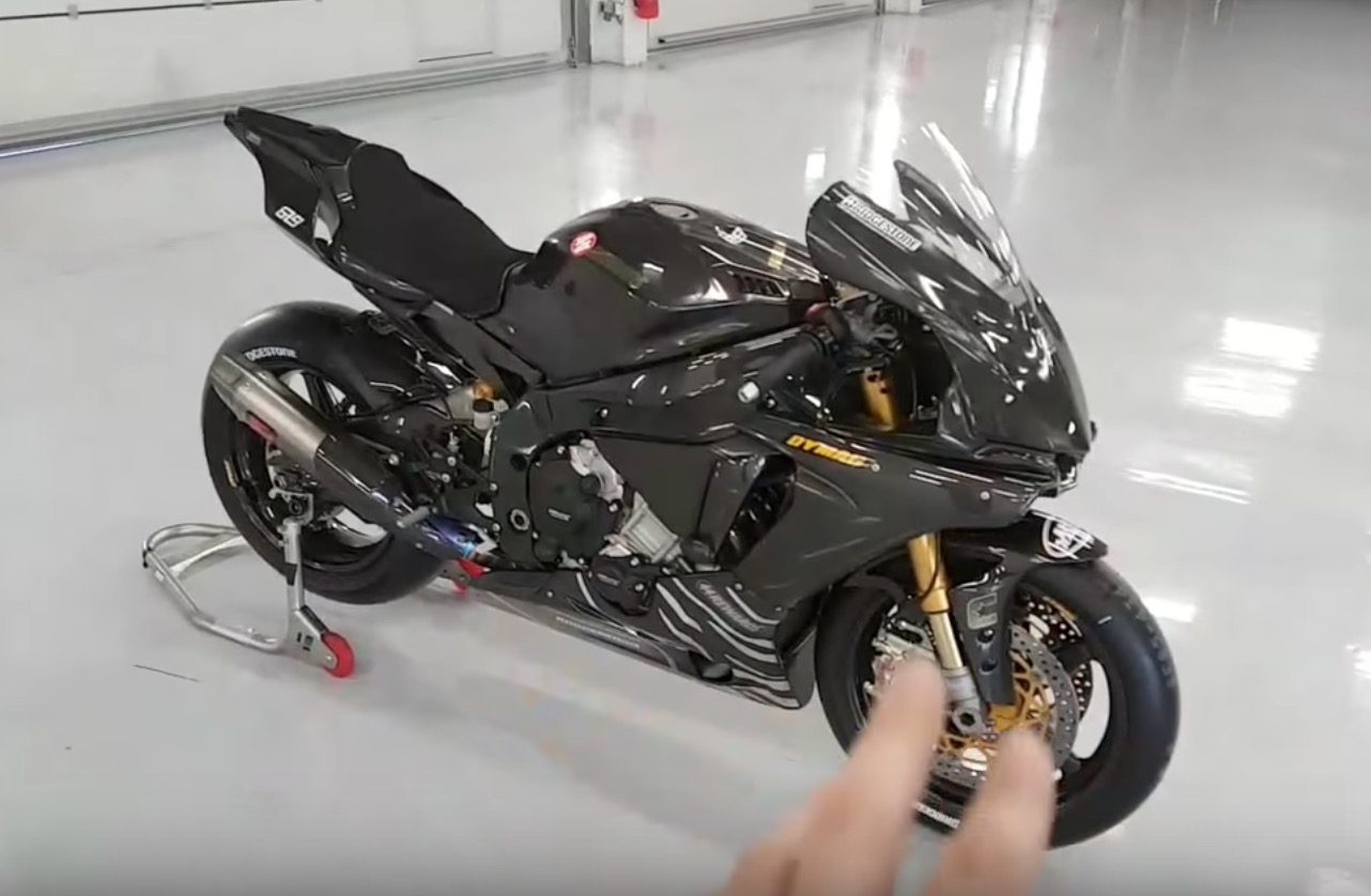 Ngất ngây với Yamaha R1M full carbon từ đầu đến chân - Motosaigon