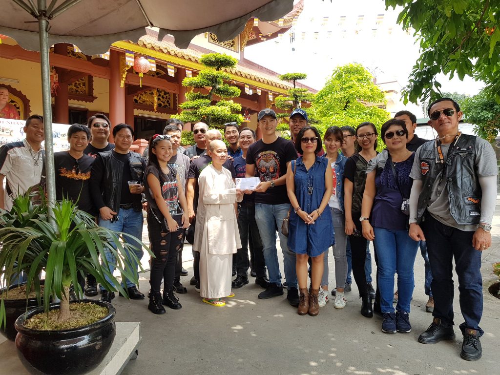 Biker Việt cùng Harley-Davidson tặng quà Trung thu cho trẻ mồ côi ...