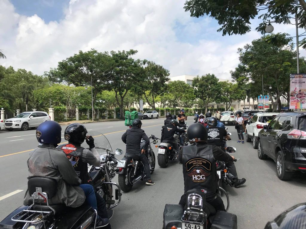 Biker Việt cùng Harley-Davidson tặng quà Trung thu cho trẻ mồ côi ...