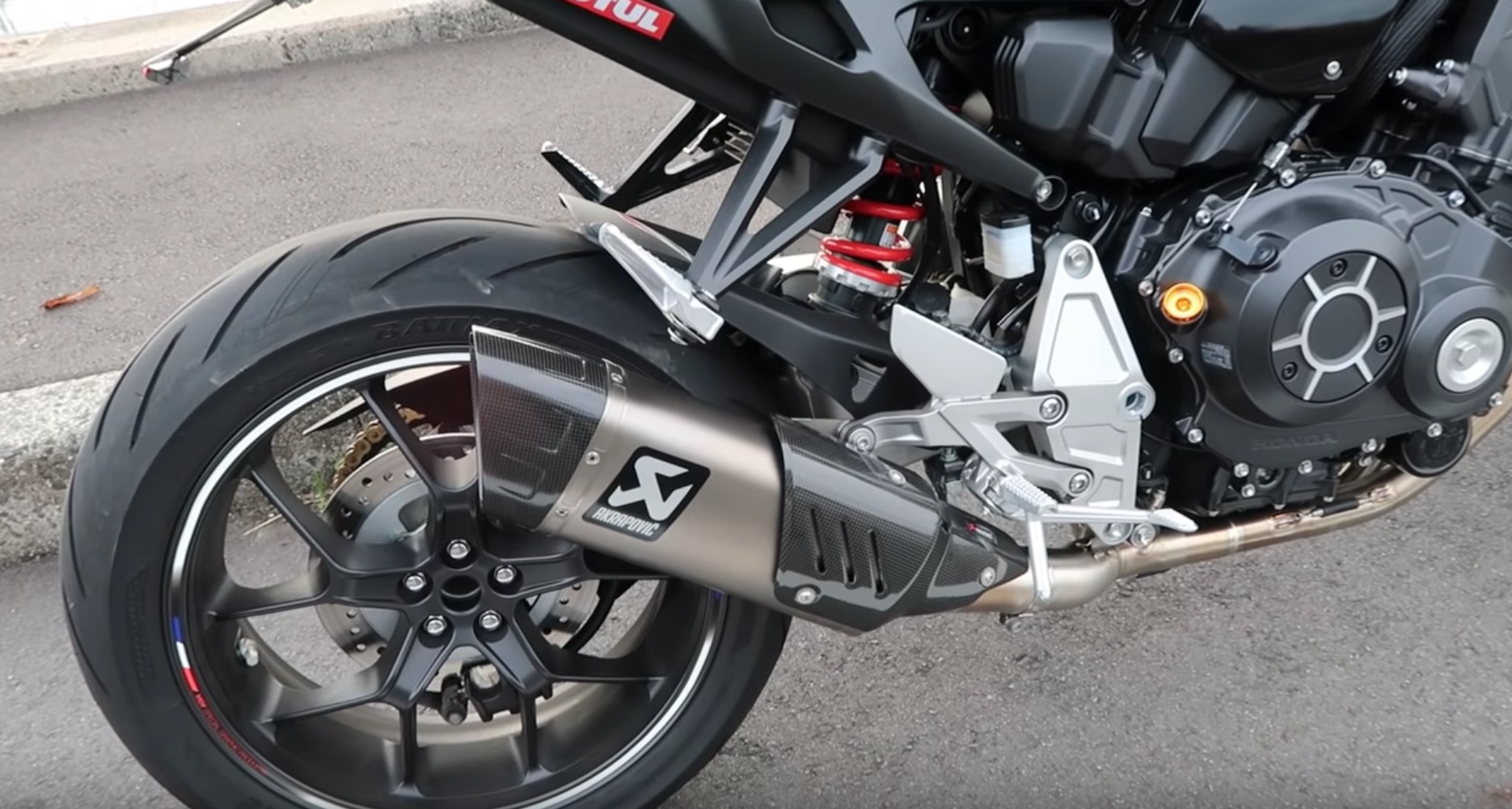 Đánh giá âm thanh pô Akrapovic Full System cho Honda CB1000R - Motosaigon