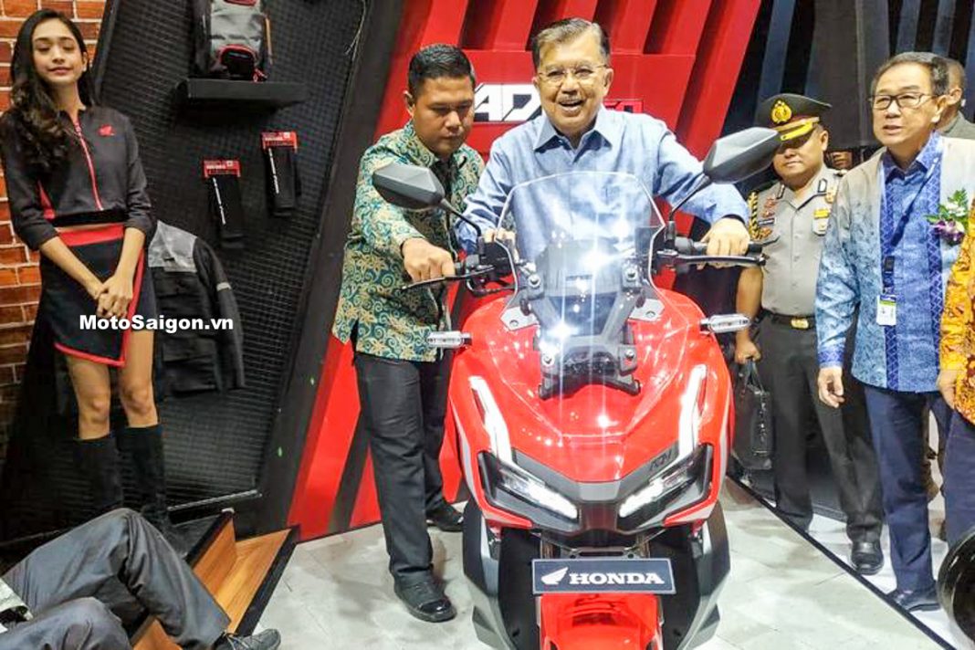 Honda ADV 150 giá bán từ 49 triệu đồng bất ngờ ra mắt - Motosaigon