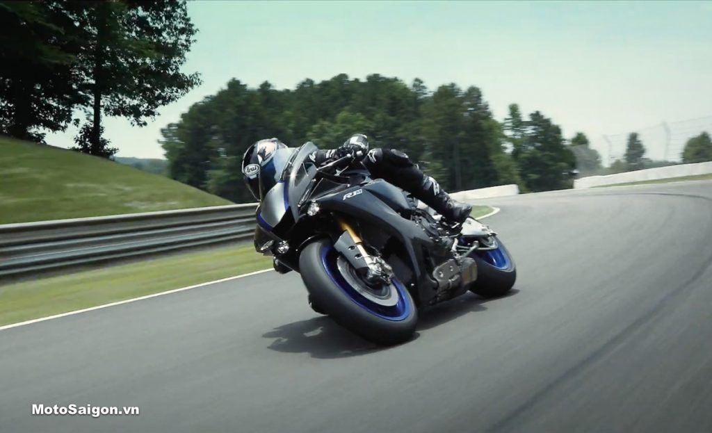 Yamaha R1 2020 lộ diện ngoại hình mới khá giống R6 - Motosaigon