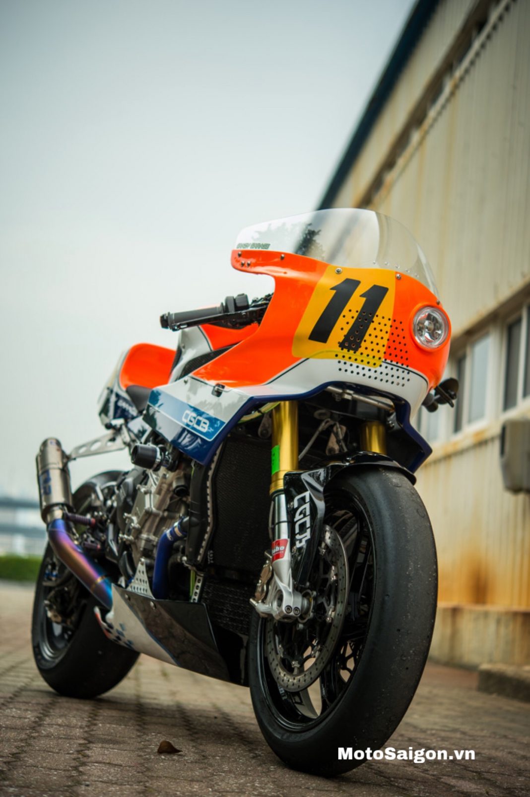 BMW S1000RR ''thoát xác'' thành ly cafe siêu tốc độ - Motosaigon