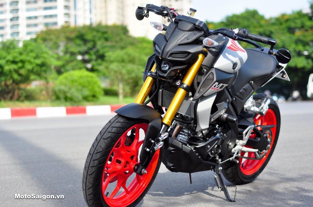 Yamaha MT-15 giá bán 75 triệu vừa khui thùng đã độ đồ chơi - Motosaigon
