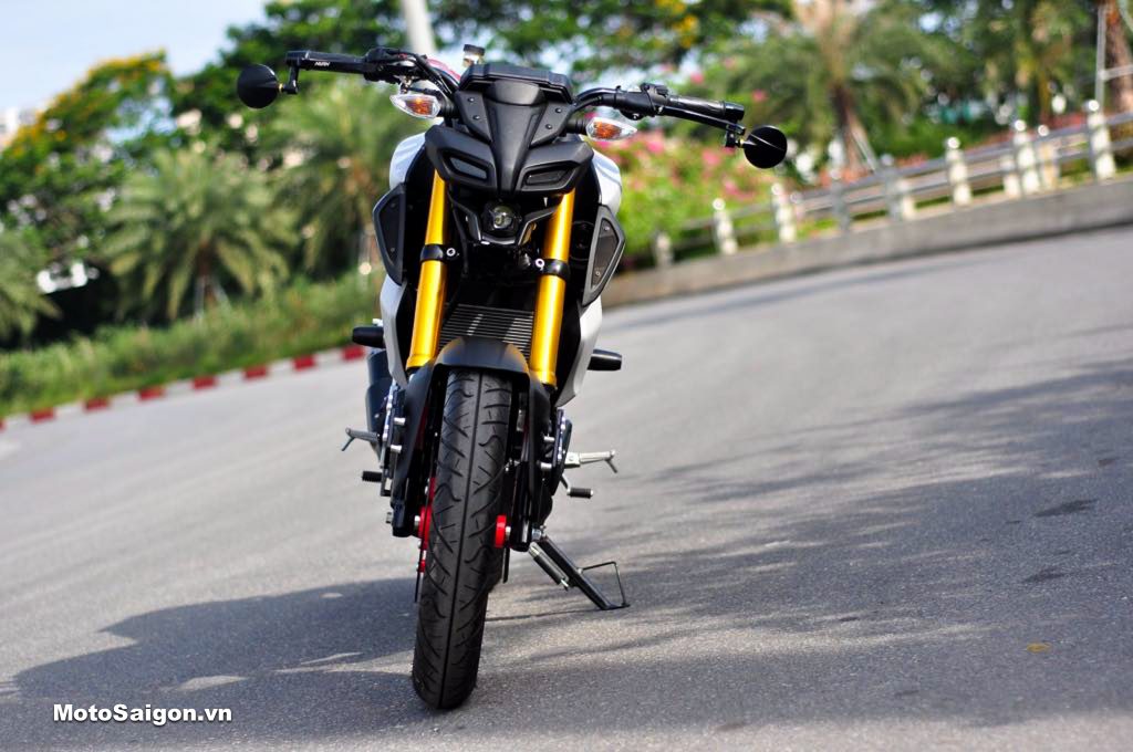 Yamaha MT-15 giá bán 75 triệu vừa khui thùng đã độ đồ chơi - Motosaigon