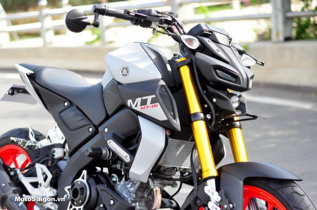 Yamaha MT-15 giá bán 75 triệu vừa khui thùng đã độ đồ chơi - Motosaigon