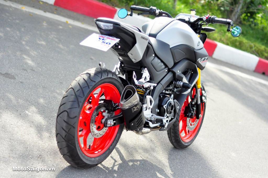 Yamaha MT-15 giá bán 75 triệu vừa khui thùng đã độ đồ chơi - Motosaigon