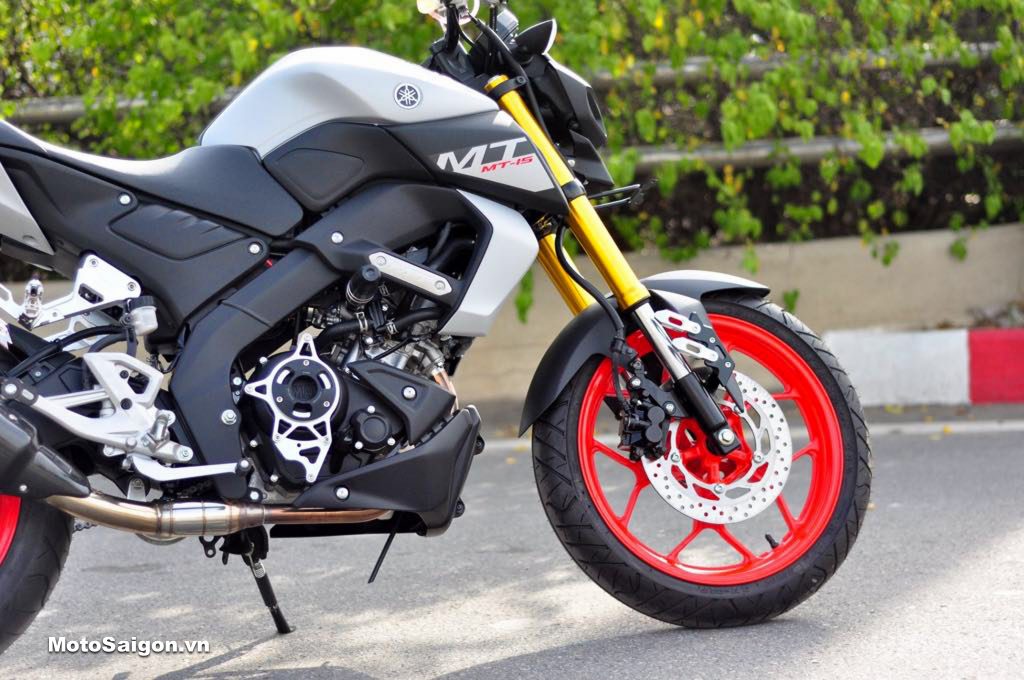 Yamaha MT-15 giá bán 75 triệu vừa khui thùng đã độ đồ chơi - Motosaigon