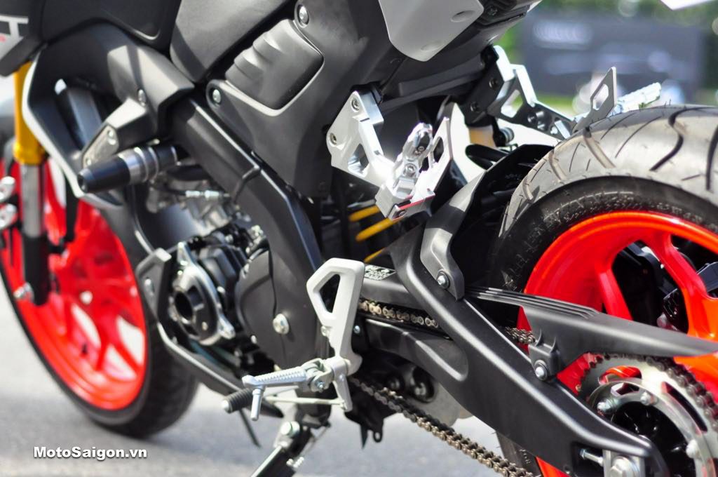 Yamaha MT-15 giá bán 75 triệu vừa khui thùng đã độ đồ chơi - Motosaigon