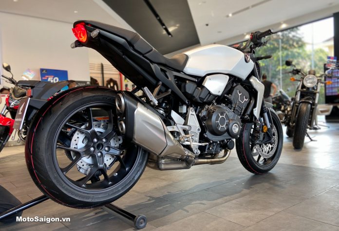 Honda CB1000R 2020 màu trắng bạc bất ngờ về Việt Nam - Motosaigon