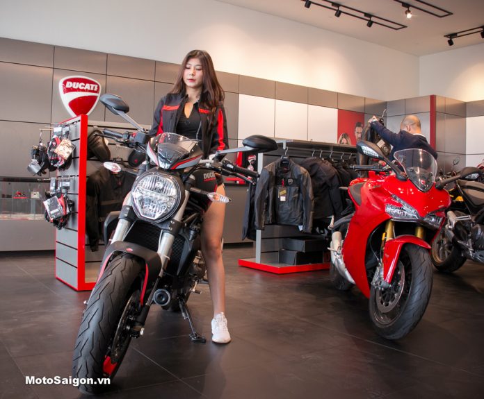 Quyến rũ bộ ảnh Speed Angels cá tính bên dàn xe Ducati 2020 - Motosaigon