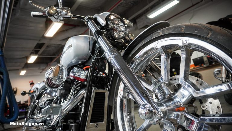 Trên yên Siêu phẩm CVO BreakOut 131ci độ Stage IV 2146cc của doanh nhân ...