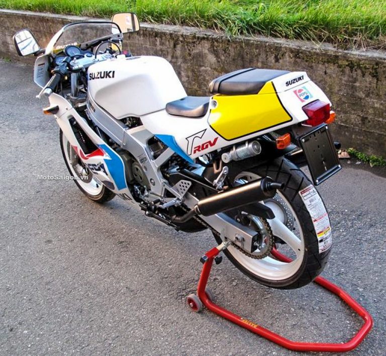 Đập hộp Suzuki RGV 250 Pepsi nguyên thùng bị bỏ quên 32 năm - Motosaigon