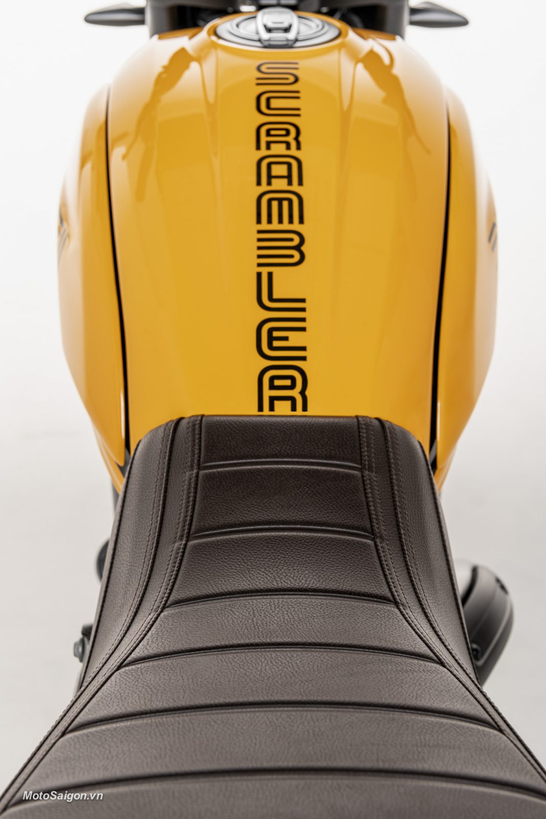 Ducati Scrambler 1100 Tribute Pro 2022 với màu vàng nổi bật - Motosaigon