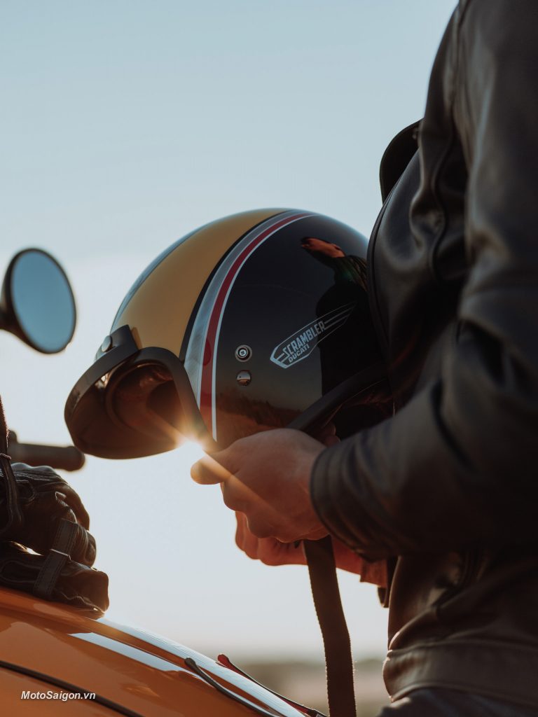 Ducati Scrambler 1100 Tribute Pro 2022 với màu vàng nổi bật - Motosaigon