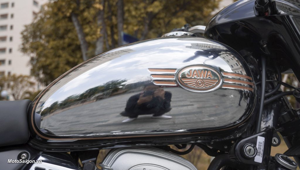 Jawa Classic 300 trang bị đèn pha lê đã về Việt Nam với giá bán hấp dẫn ...