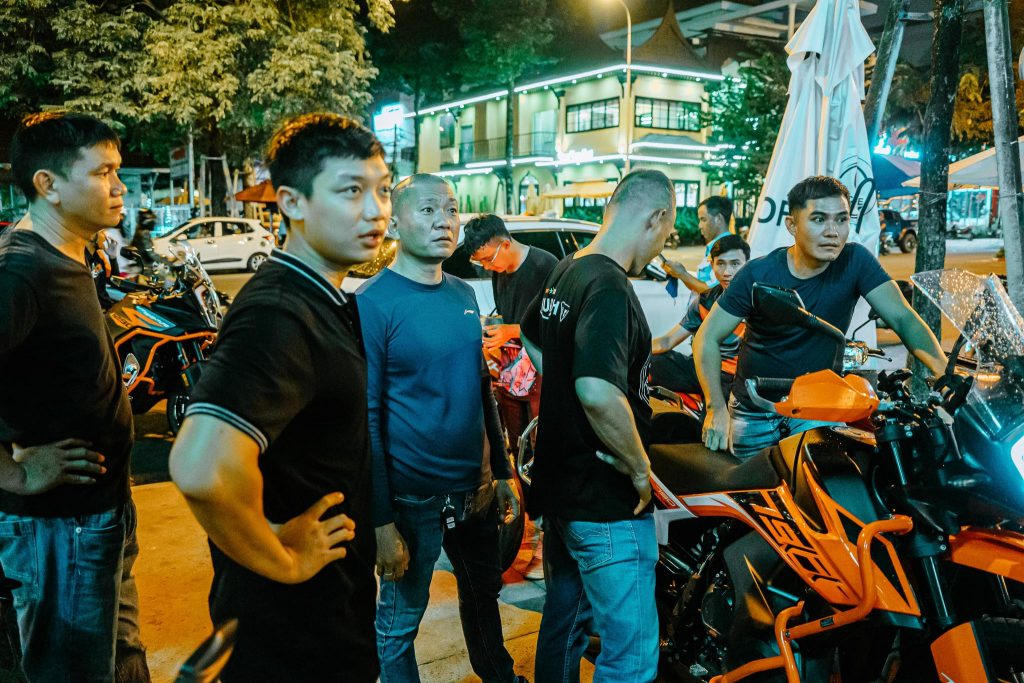 Hơn 80 bikers tham gia tour đêm Orange Night Ride cùng KTM & Husqvarna ...