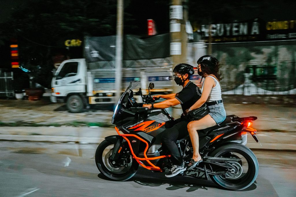 Hơn 80 bikers tham gia tour đêm Orange Night Ride cùng KTM & Husqvarna ...