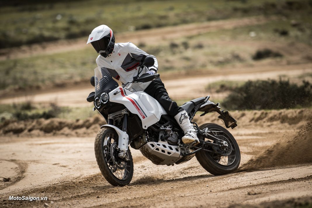 Desert X biến thể offroad hạng nặng của Multistrada V2 đã về Việt Nam ...