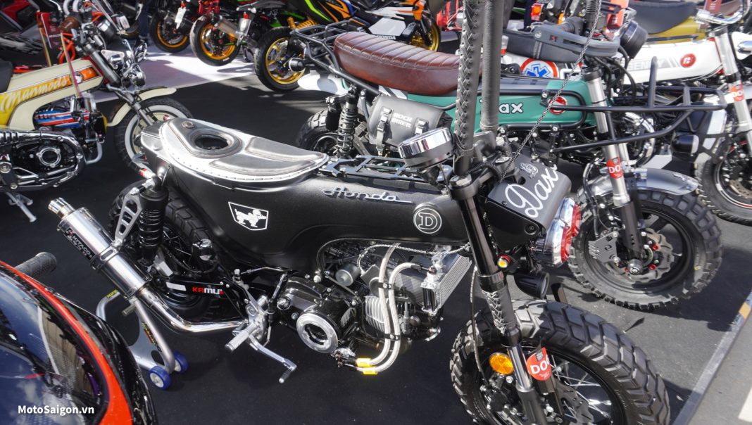 Honda DAX ST125 độ đẹp với nhiều đồ chơi phụ kiện H2C - Motosaigon