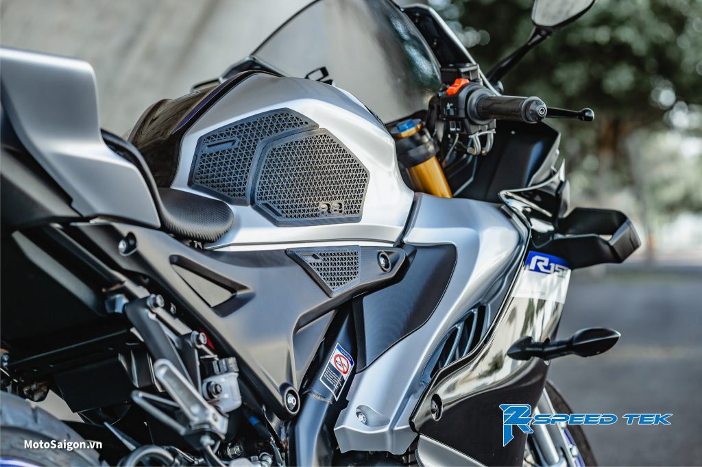 Yamaha R15M độ cánh gió M1 kèm phụ kiện đồ chơi đẹp mắt - Motosaigon
