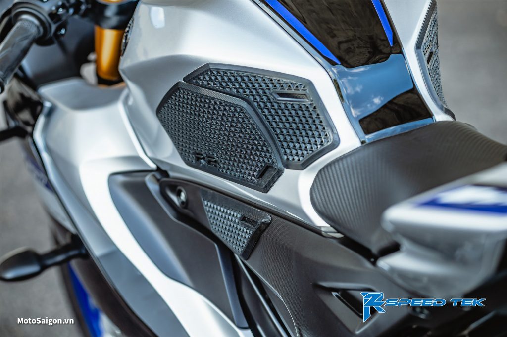 Yamaha R15M độ cánh gió M1 kèm phụ kiện đồ chơi đẹp mắt - Motosaigon