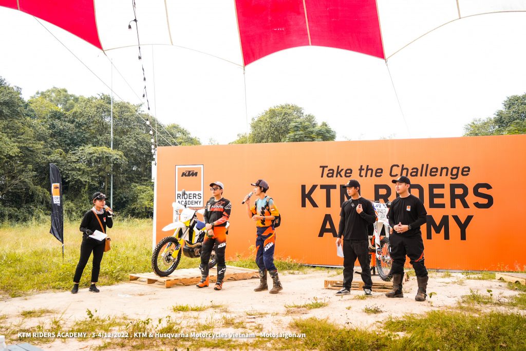 KTM Riders Academy chương trình đào tạo kỹ năng lái xe Adventure ...