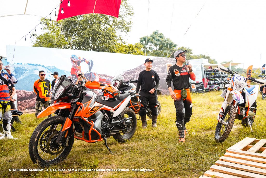 KTM Riders Academy chương trình đào tạo kỹ năng lái xe Adventure ...