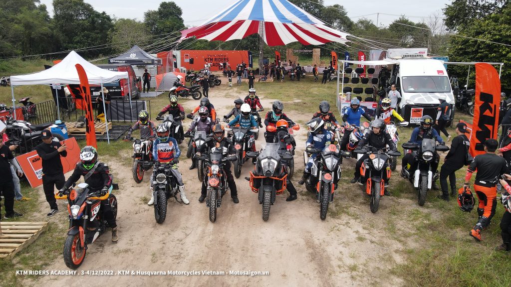 KTM Riders Academy chương trình đào tạo kỹ năng lái xe Adventure ...