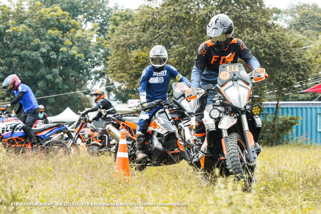 KTM Riders Academy chương trình đào tạo kỹ năng lái xe Adventure ...