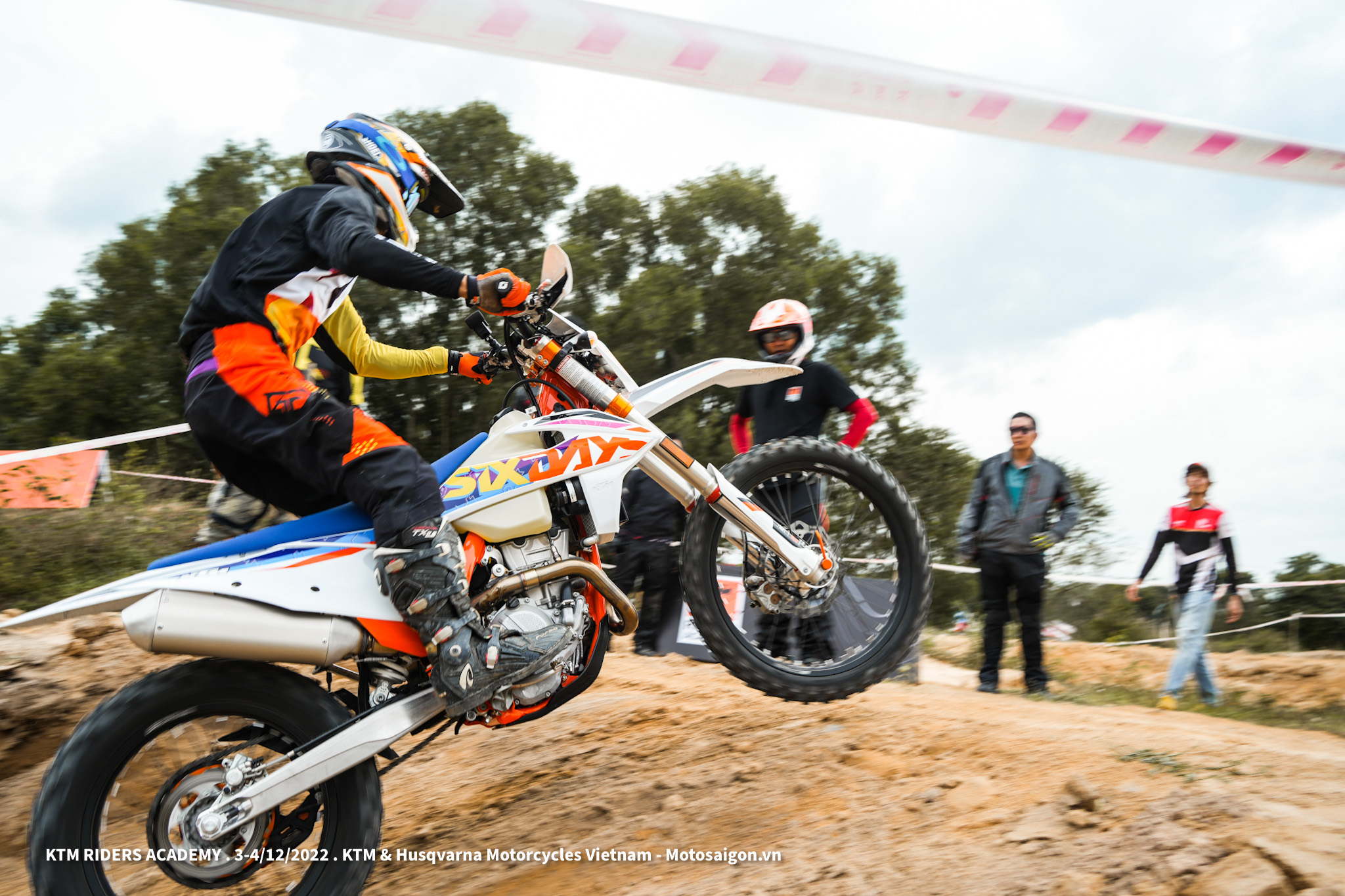 Clip dàn xe KTM & Husqvarna trổ tài offroad tại học viện KTM Riders ...