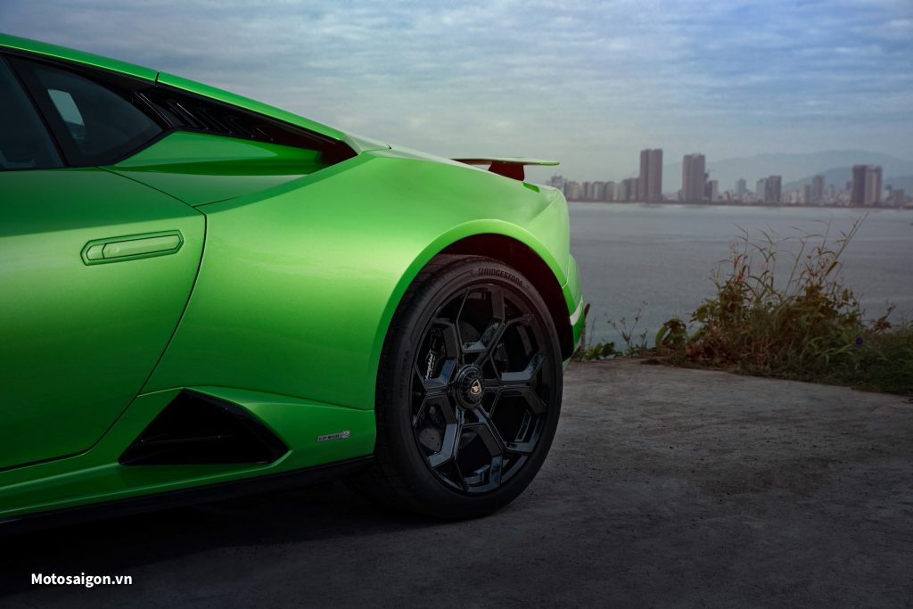 Lamborghini đưa “siêu bò tót” Huracán Tecnica đến với Hà Nội trước thềm ...