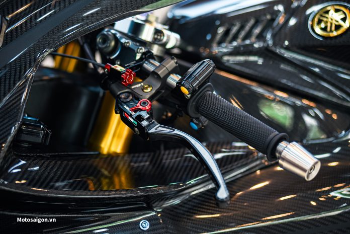Choáng ngợp với “Trùm” Yamaha R1 carbon với dàn đồ chơi gần 700 triệu ...