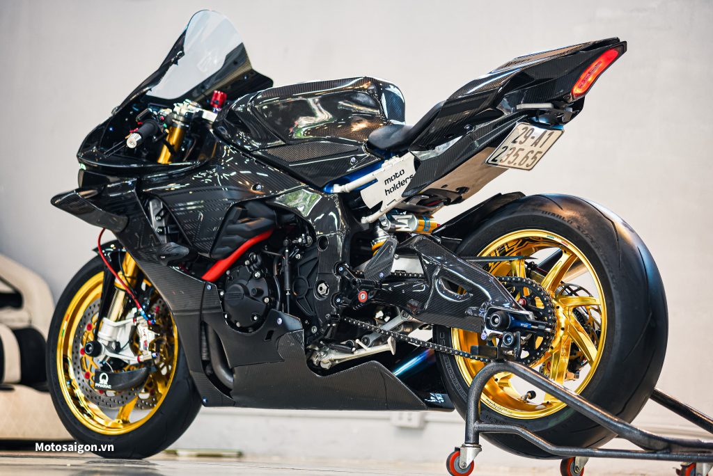 Choáng ngợp với “Trùm” Yamaha R1 carbon với dàn đồ chơi gần 700 triệu ...
