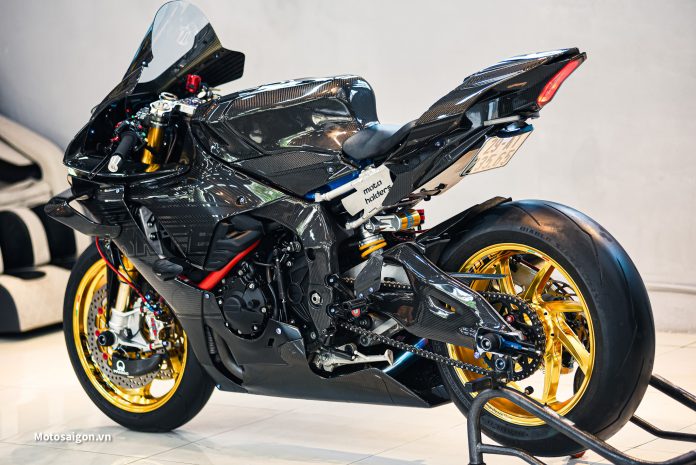 Choáng ngợp với “Trùm” Yamaha R1 carbon với dàn đồ chơi gần 700 triệu ...