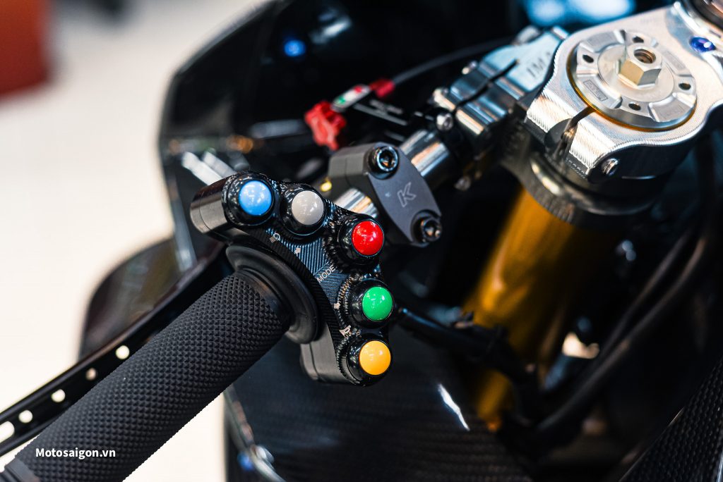 Choáng ngợp với “Trùm” Yamaha R1 carbon với dàn đồ chơi gần 700 triệu ...