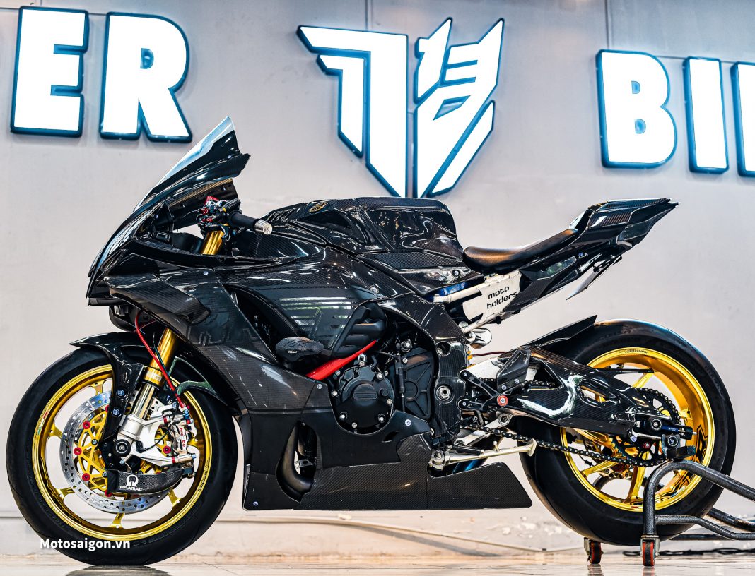 Choáng ngợp với “Trùm” Yamaha R1 carbon với dàn đồ chơi gần 700 triệu ...