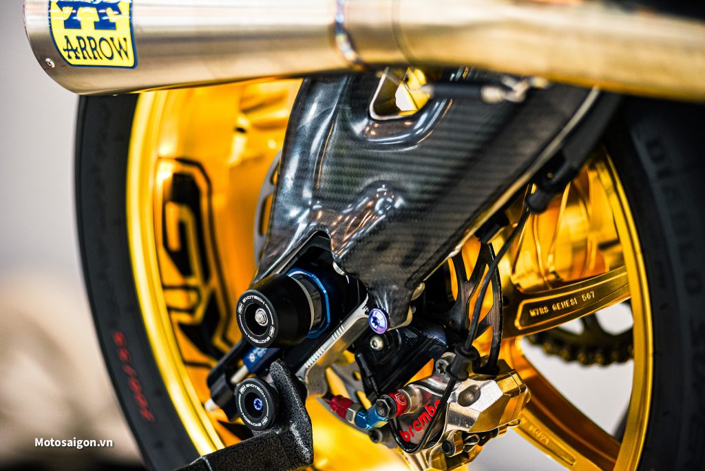 Choáng ngợp với “Trùm” Yamaha R1 carbon với dàn đồ chơi gần 700 triệu ...