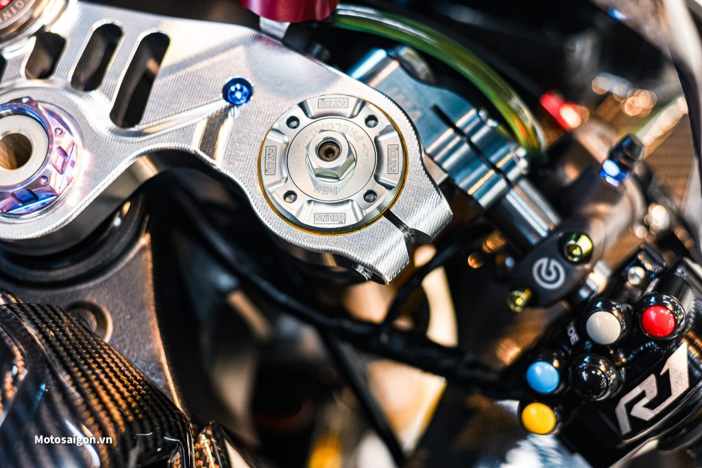 Choáng ngợp với “Trùm” Yamaha R1 carbon với dàn đồ chơi gần 700 triệu ...