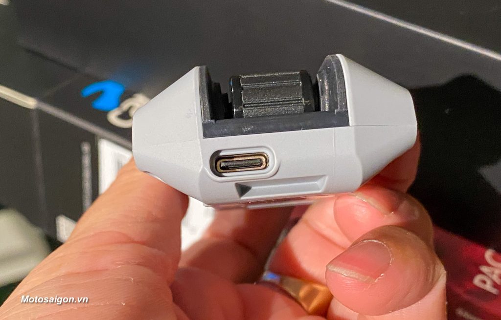 Tai nghe Cardo Packtalk Custom dành cho biker mê đi phượt đã có giá bán ...