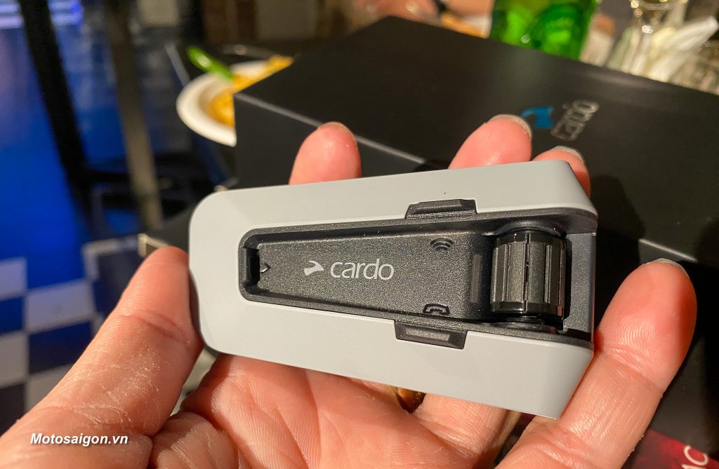 Tai nghe Cardo Packtalk Custom dành cho biker mê đi phượt đã có giá bán ...