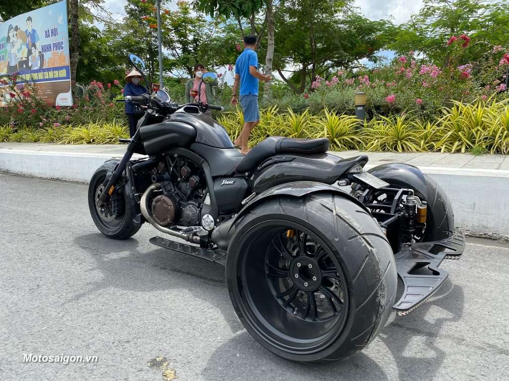 Yamaha VMAX độ 3 bánh cực chuẩn do Motor Phi Long thực hiện - Motosaigon