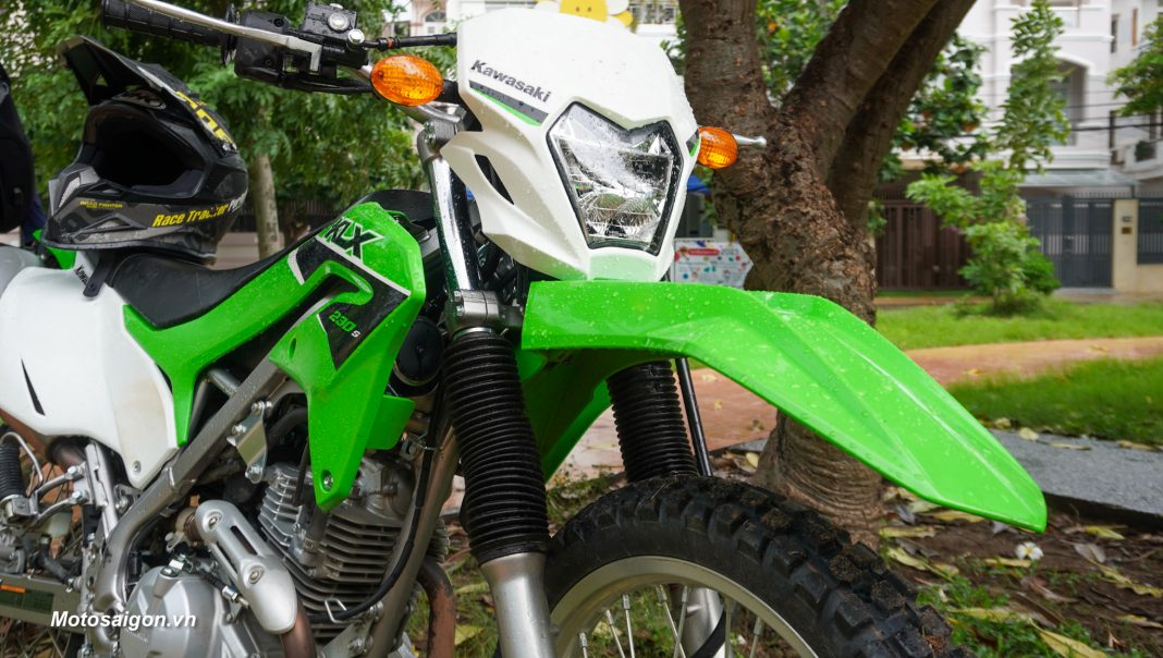 Khám phá Kawasaki KLX230S dành cho dân mê đi tour offroad - Motosaigon