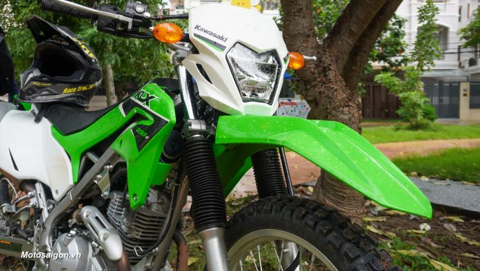 Khám phá Kawasaki KLX230S dành cho dân mê đi tour offroad - Motosaigon