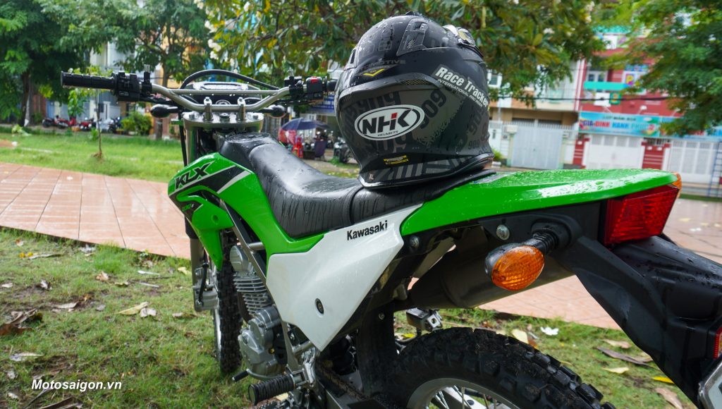 Khám phá Kawasaki KLX230S dành cho dân mê đi tour offroad - Motosaigon