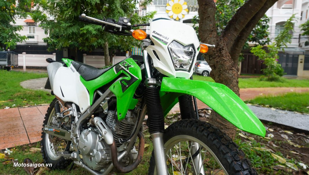 Khám phá Kawasaki KLX230S dành cho dân mê đi tour offroad - Motosaigon