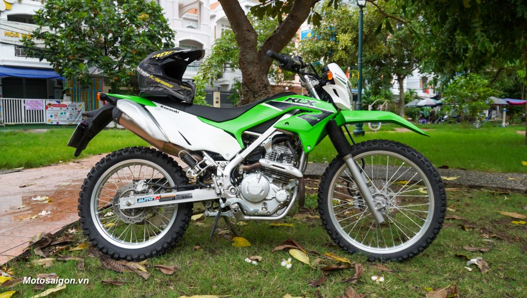 Khám phá Kawasaki KLX230S dành cho dân mê đi tour offroad - Motosaigon